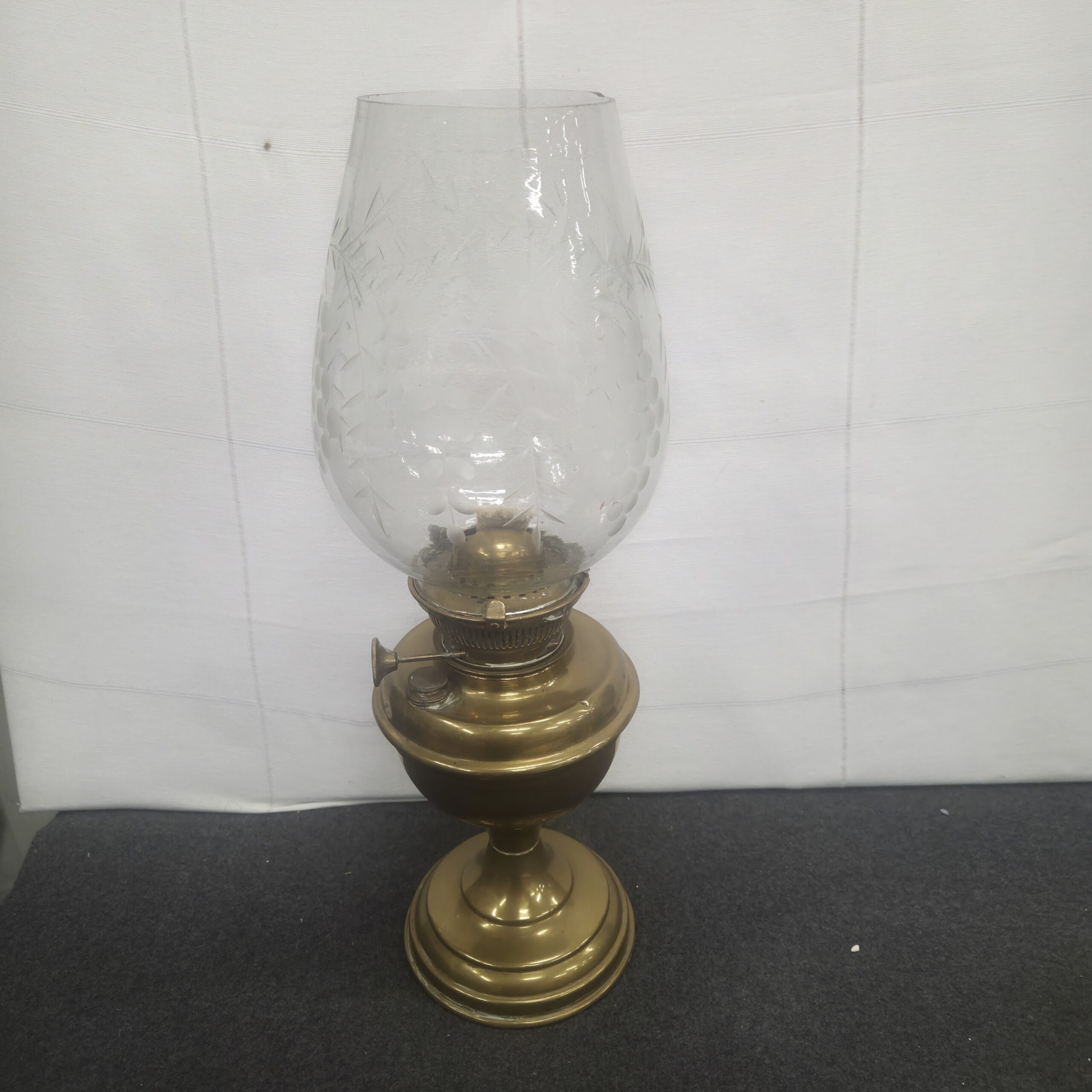 Grote Antieke Messing Olielamp met Gegraveerde Glazen Kap - Prachtig Brocante! - Kringloop Goor ...